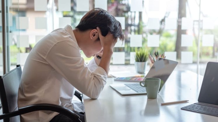 8 Signs that You Are Being Overworked at Your Job - HeAll